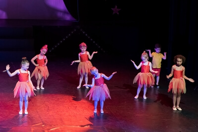 Easy Moving - Les Kinder Dance